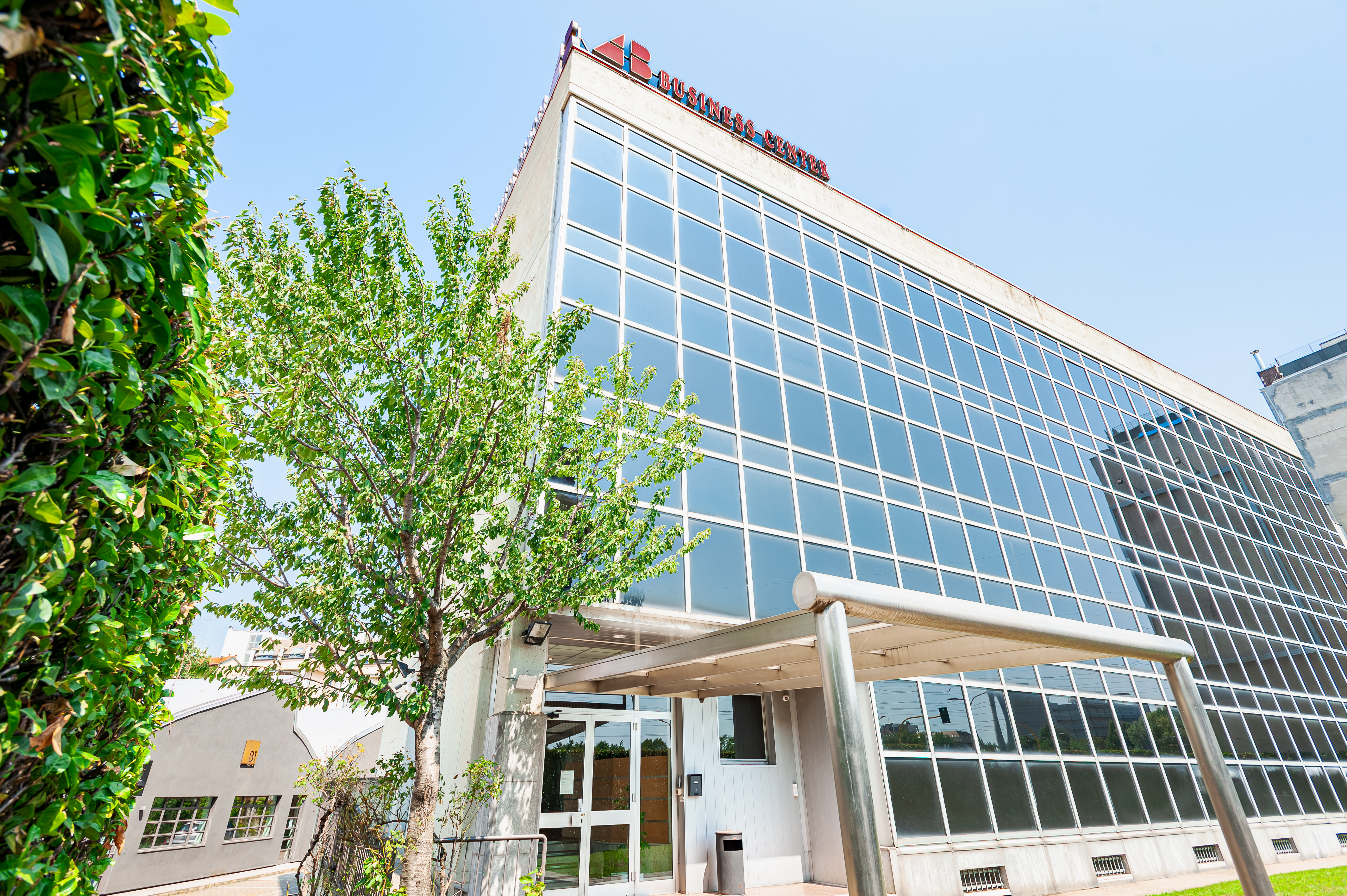 Office space for rent: Via Lorenzo Valla 16, Milan